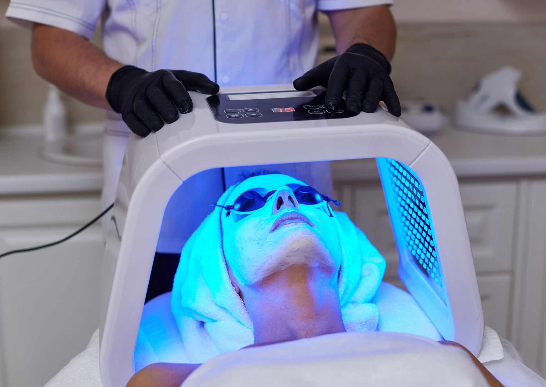 Dermatitis en la cara: causas, síntomas y soluciones - CIO Salud